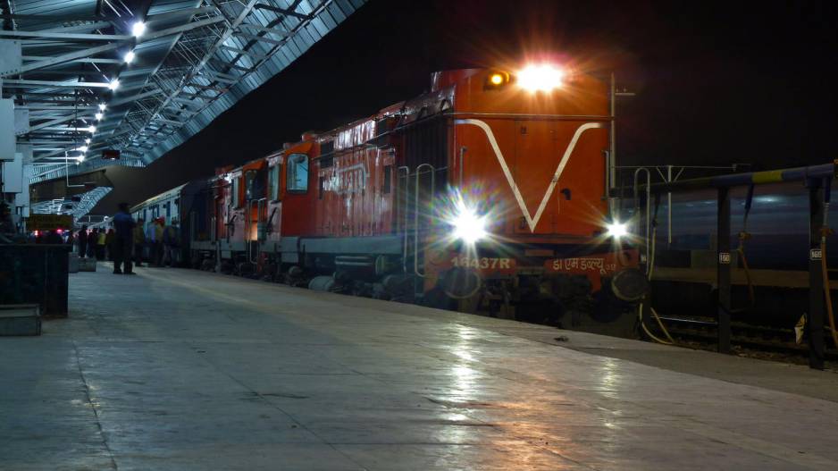 ECoR Smoke Emanates from Samleshwari Express Bogie Changed