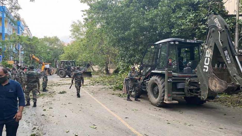 Indian Army rushed five columns to W Bengal to help the state in ...