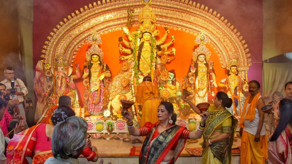ଢୋଲ, ବାଜା ତାଳରେ ଦୁଲୁକୁଛି କୋଲକାତାର ପୂଜା ପେଣ୍ତାଲ