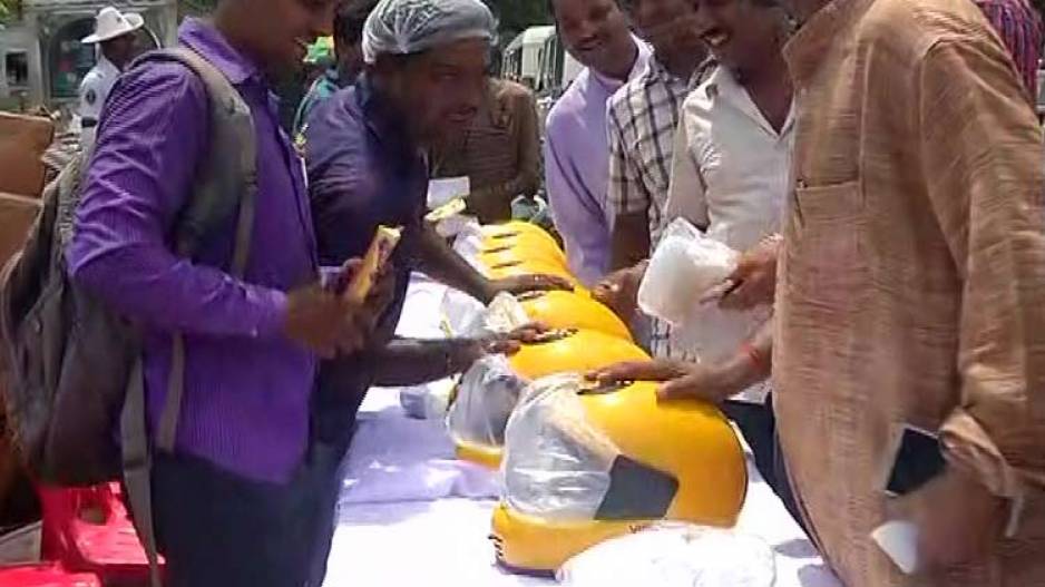 The police on Tuesday launched an awareness drive on the new Motor ...