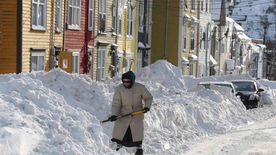 Epic snowstorm leaves US East Coast paralysed