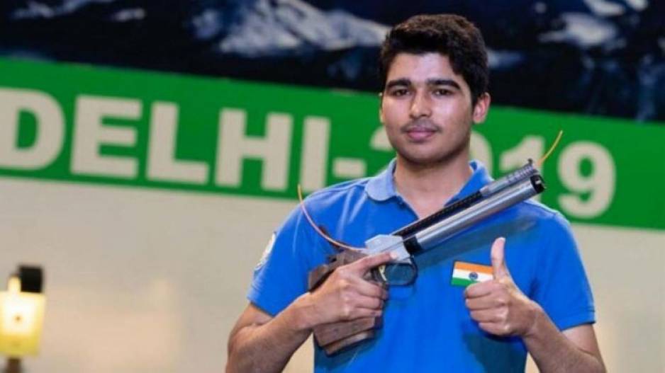 Indian shooter Saurabh Chaudhary on Monday clinched the silver medal in the men s 10m air pistol ...