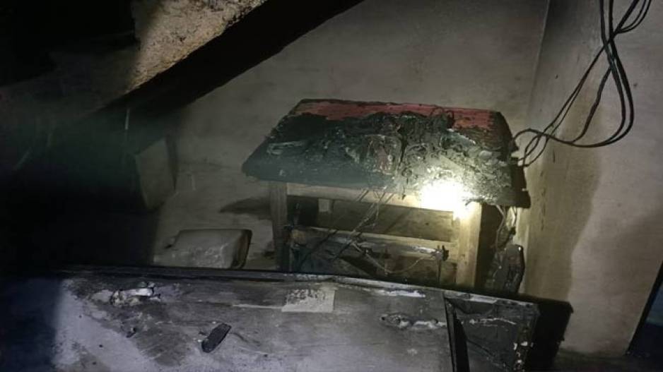 A woman died while her husband and minor daughter sustained severe burn ...