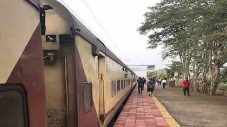 Commuters faced difficulty after Puri Hatia Tapaswini Express was ...