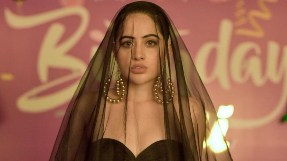 Pics: Urfi Javed Leaves Fan Baffled In Hot & Bold Dress