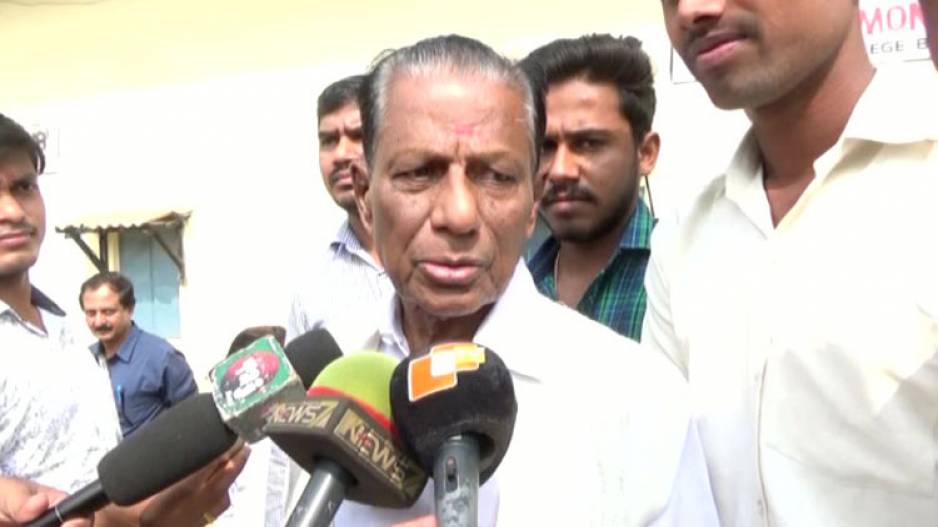 Students launch protest during Higher Education minister s visit to FM ...