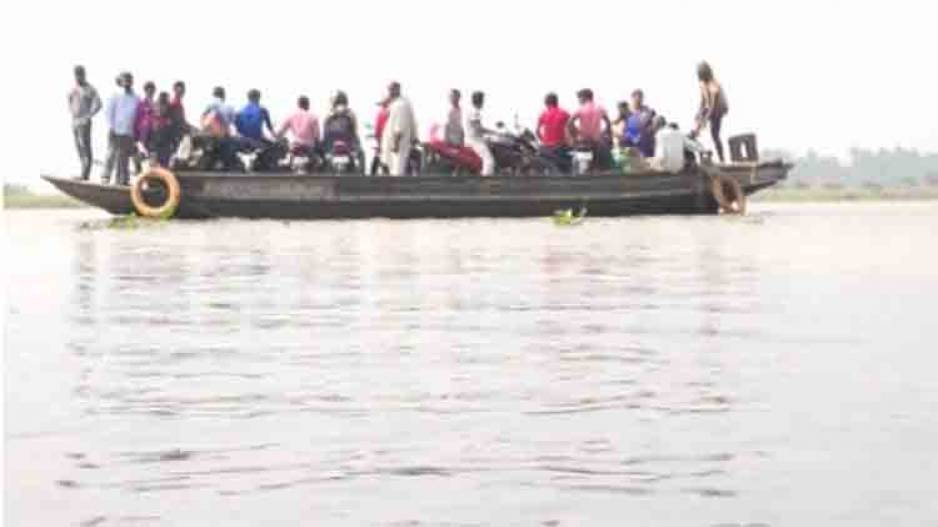 Sans Bridge, People Risk Lives on Country Boats to Cross Rivers in Bhadrak