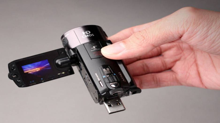 Miniature camera helps people with low vision read better