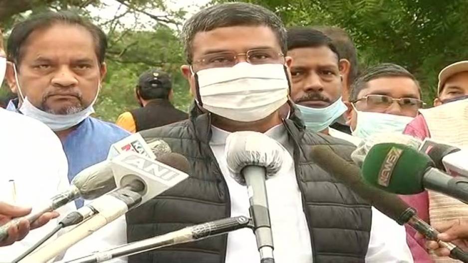 Union Minister Dharmendra Pradhan on Thursday made a veiled attack on ...