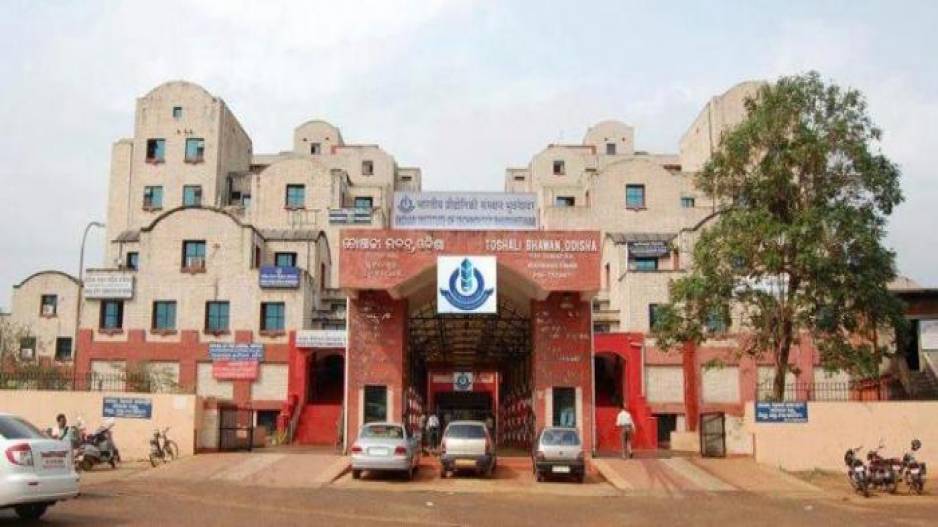 Rights panel pulls up cops for fettering suspect in police lockup