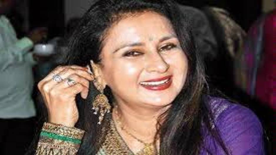 Poonam Dhillon to turn director