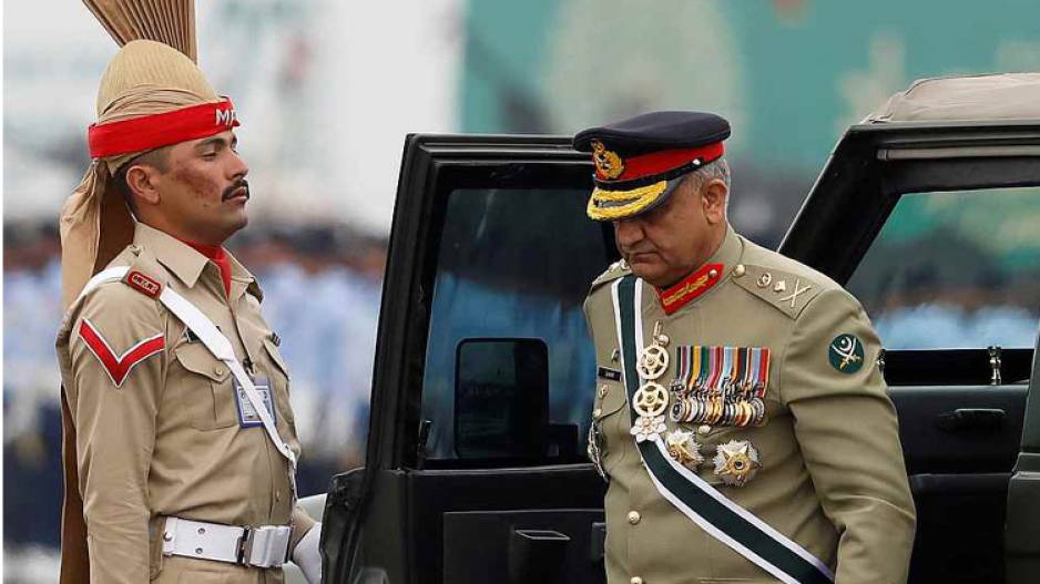 In a major show of open defiance against Pakistan Army police officers ...