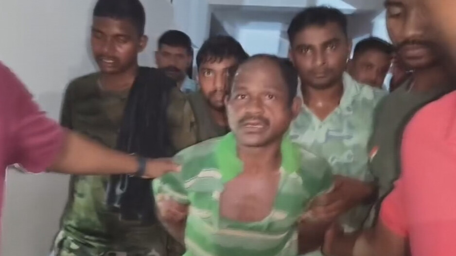 Odisha Man who kept school under seize with bow and arrows for 5 days ...