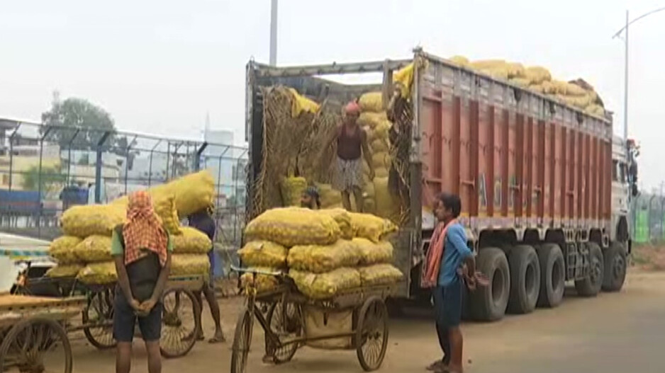 Potato-laden trucks from UP arrive in Odisha; raids underway in Twin ...