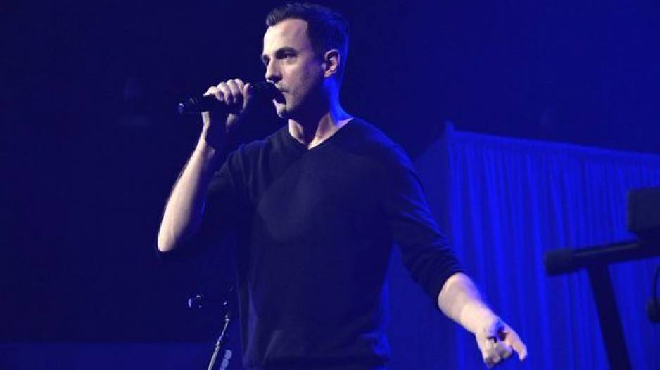 Singer Tommy Page dies at 46
