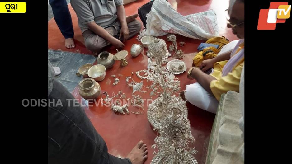Many valuable items were recovered from the ancient Emar mutt in front ...