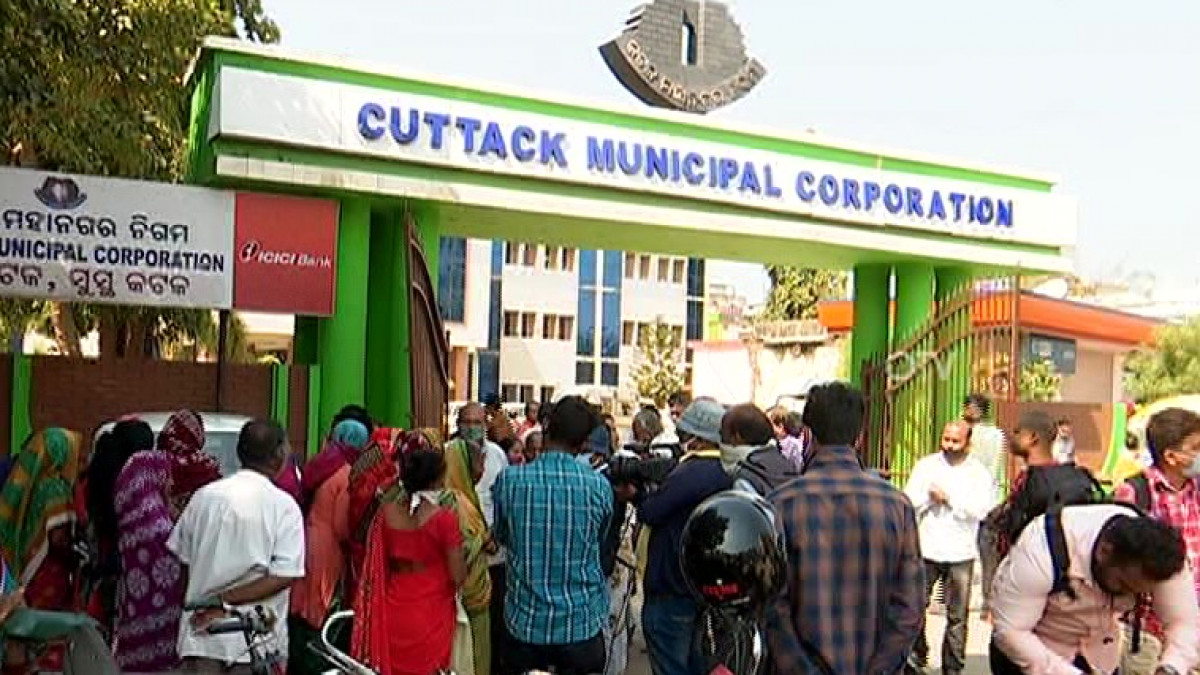 Cuttack EWS Fraud: Duped, Evicted People Cry For Justice; Congress ...