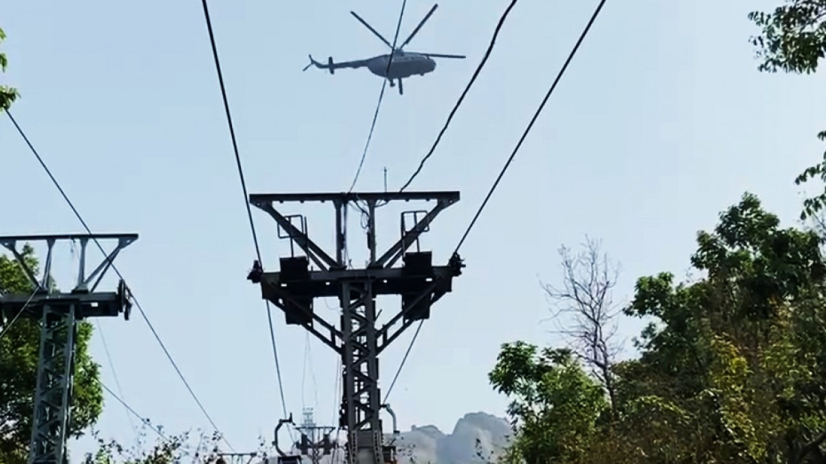 8 tourists stuck in cable car in Himachal; Rescue operation underway