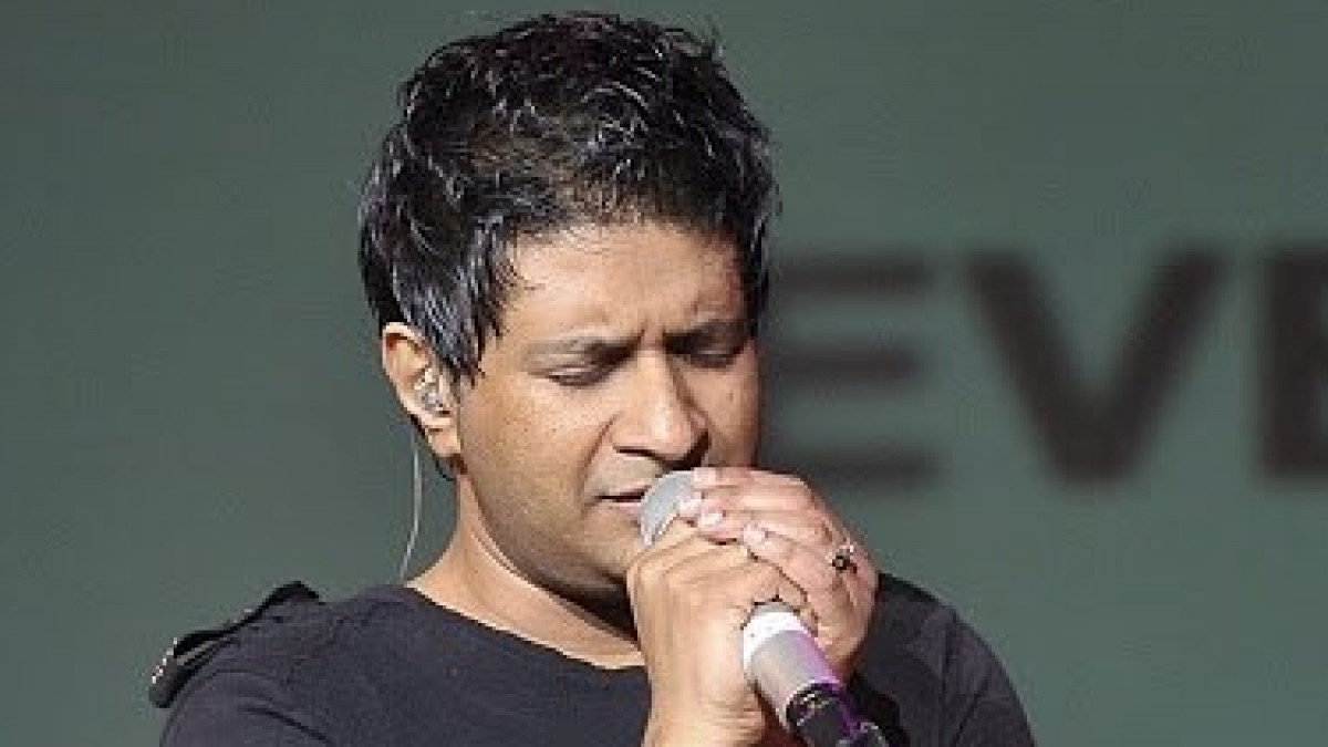 Shaan sings ‘Yaaron Dosti’, dedicates live performance to late singer KK