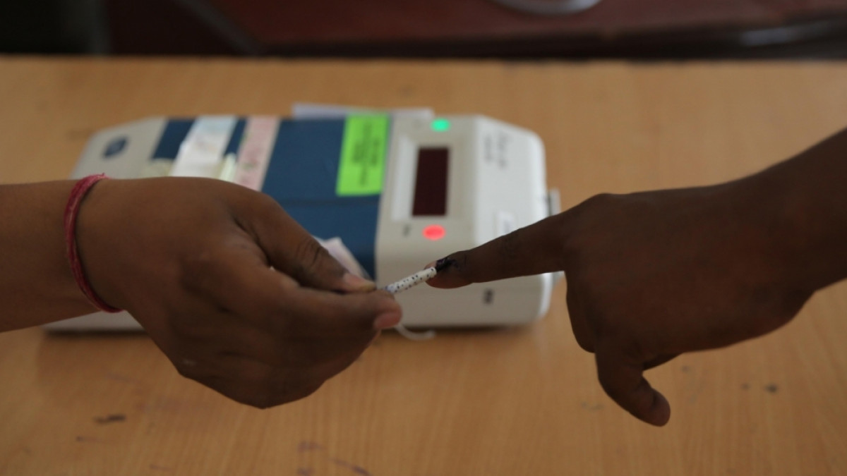 Voter Turnout In Karnataka Crosses Half Way Mark 5218 Till 3 Pm 1840
