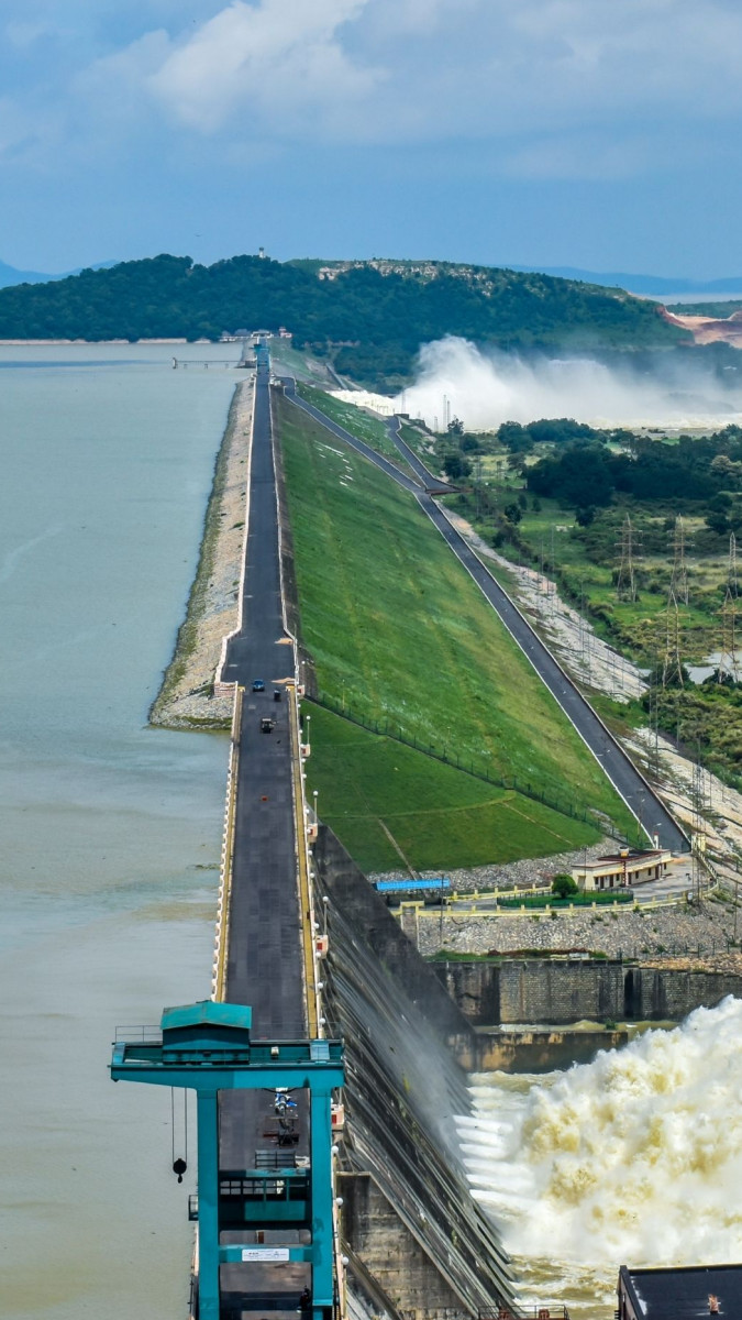 Drone Flies Over Restricted Zone of Odisha's Hirakud Dam, Visuals Go Viral